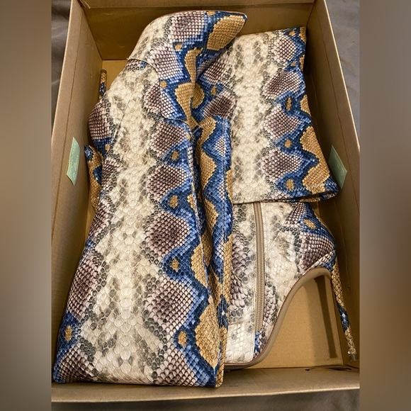 Steve Madden | Shoes | Steve Madden Vava Blue Multi Snake Thighhigh ...